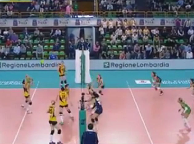 WorldofVolley :: WOOW! Gozde Kirdar does not need to jump to score ...