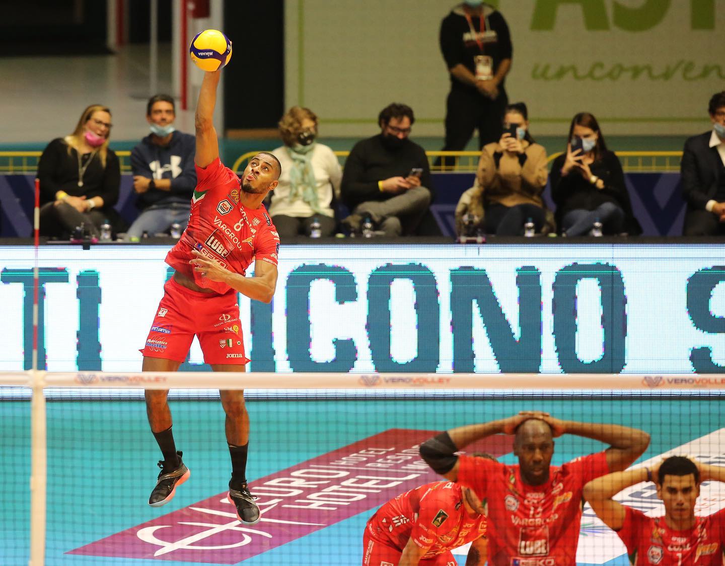 WorldofVolley :: ITA M: Jaw-dropping serving display of Lucarelli helps ...
