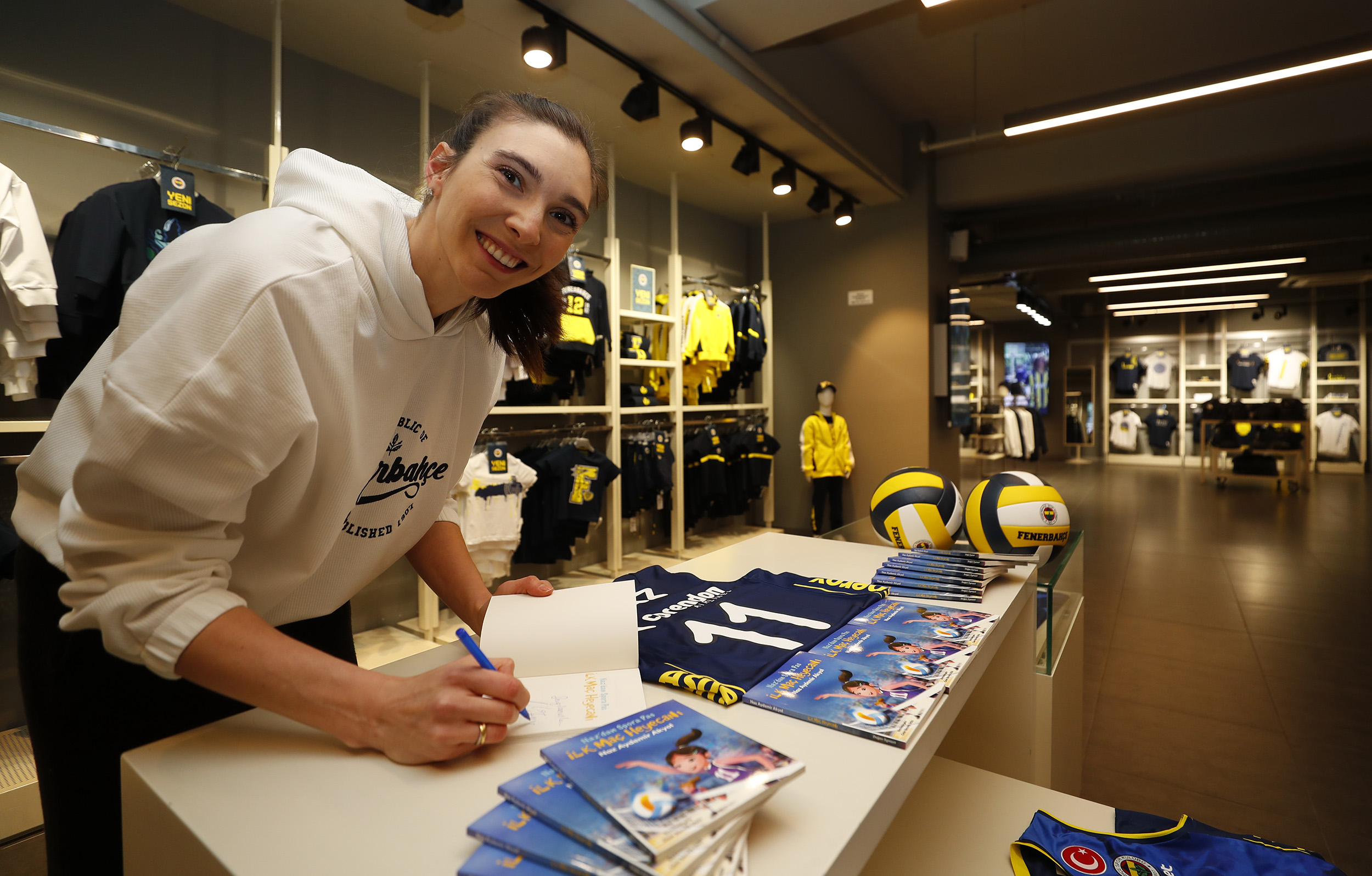 WorldofVolley :: TUR W: Iconic Turkish setter Naz publishes children’s ...