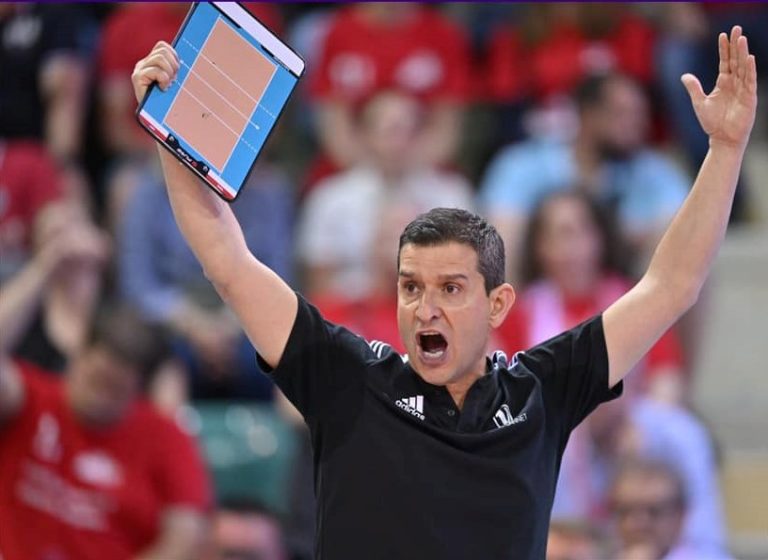 WorldofVolley :: GRE W: Italian instead of Italian on bench of ...