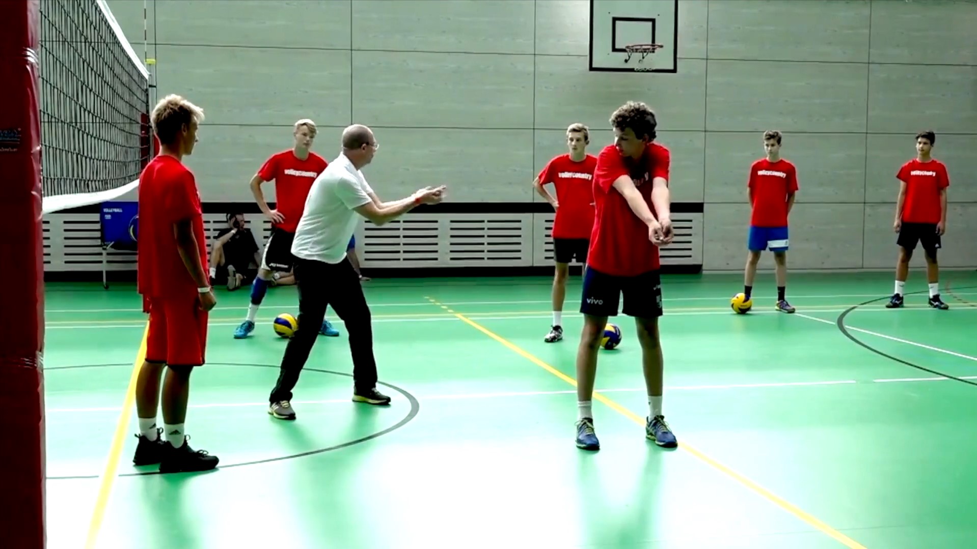 WorldofVolley :: TEACH YOUTH PLAYERS PERFECT RECEPTION - WorldOfVolley