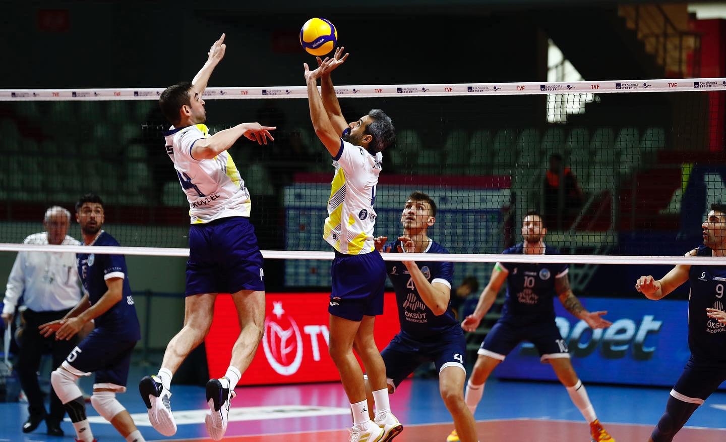 WorldofVolley :: TUR M: Fenerbahçe win third tie-break in row; Ziraat ...