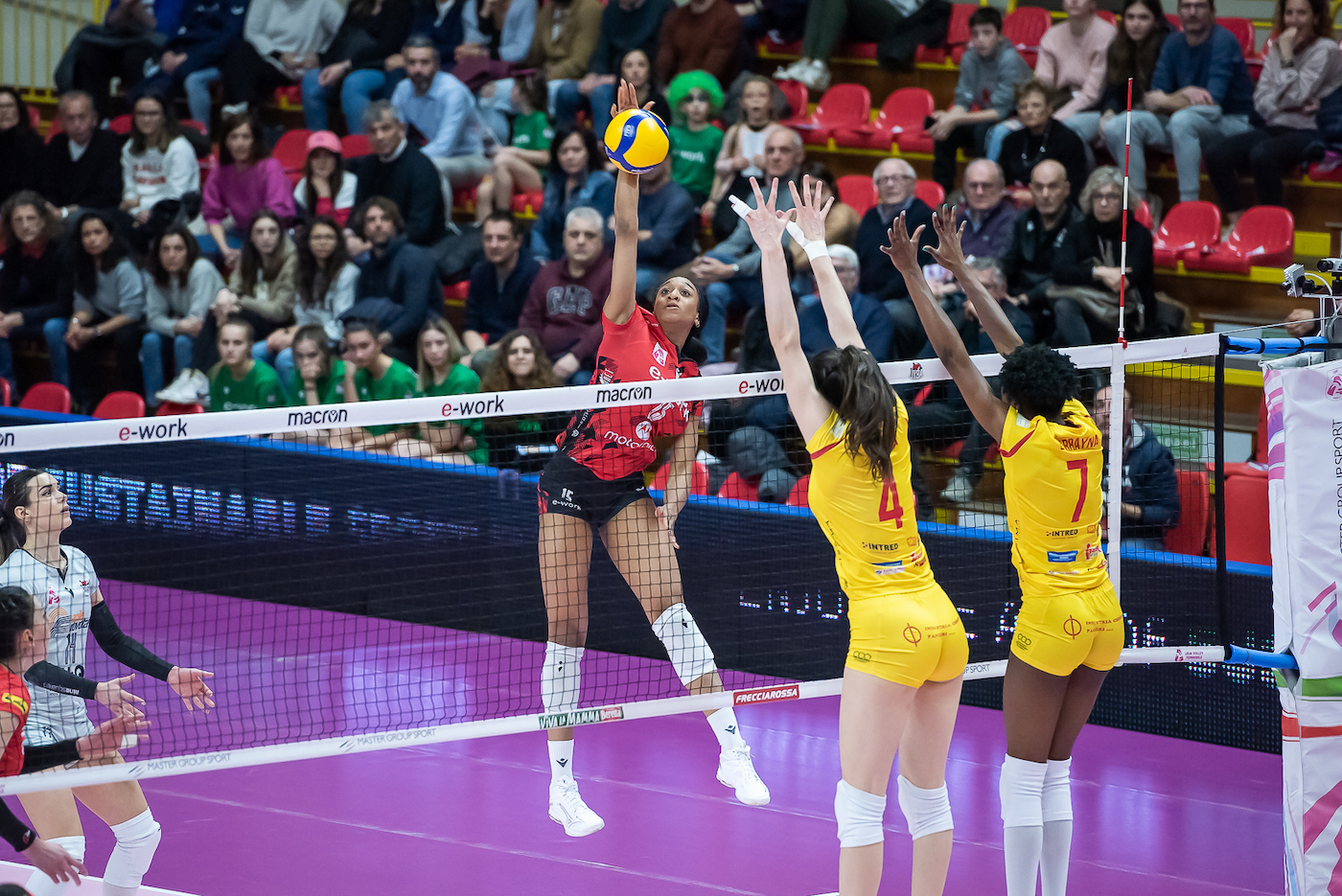 WorldofVolley :: ITA W: Busto Arsizio won in Bergamo and moved up to ...