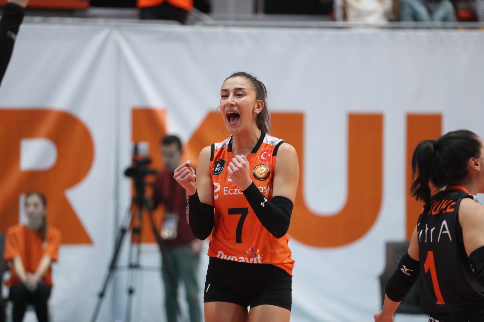 WorldofVolley :: TUR W: Eczacıbaşı and Hande together until 2025 - WorldOfVolley