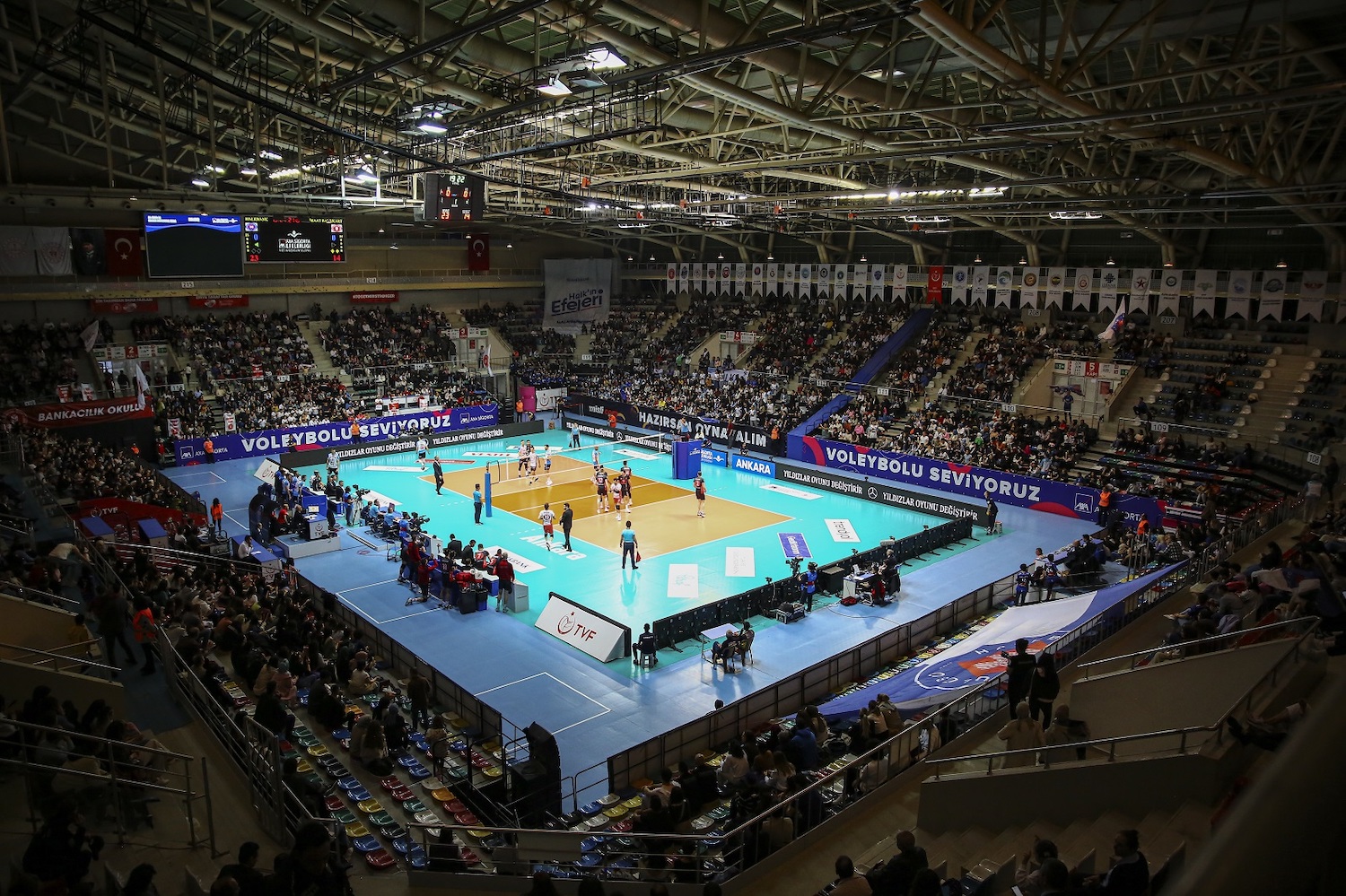 WorldofVolley :: TUR M: Halkbank takes 1-0 lead in AXA Sigorta Efeler ... WorldofVolley :: TUR M: Halkbank takes 1-0 lead in AXA Sigorta Efeler ...