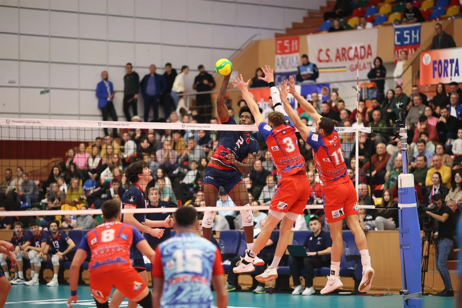 WorldofVolley :: CEV CL M: Halkbank Ankara and Arcada Galati Triumph in ...