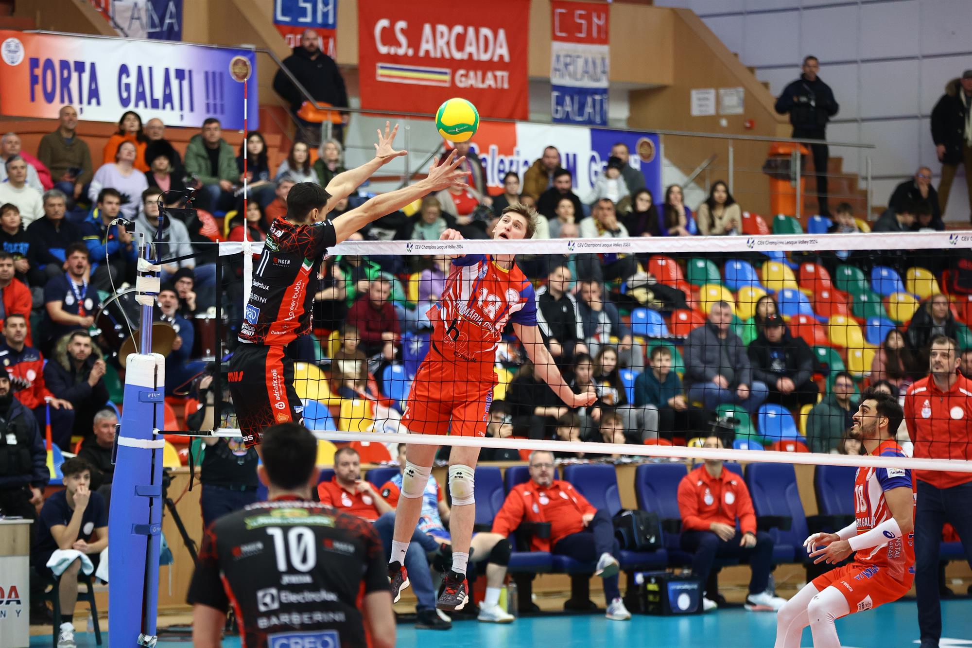 WorldofVolley :: CEV CL M: Tours, Arcada Galati, and České Budějovice ...