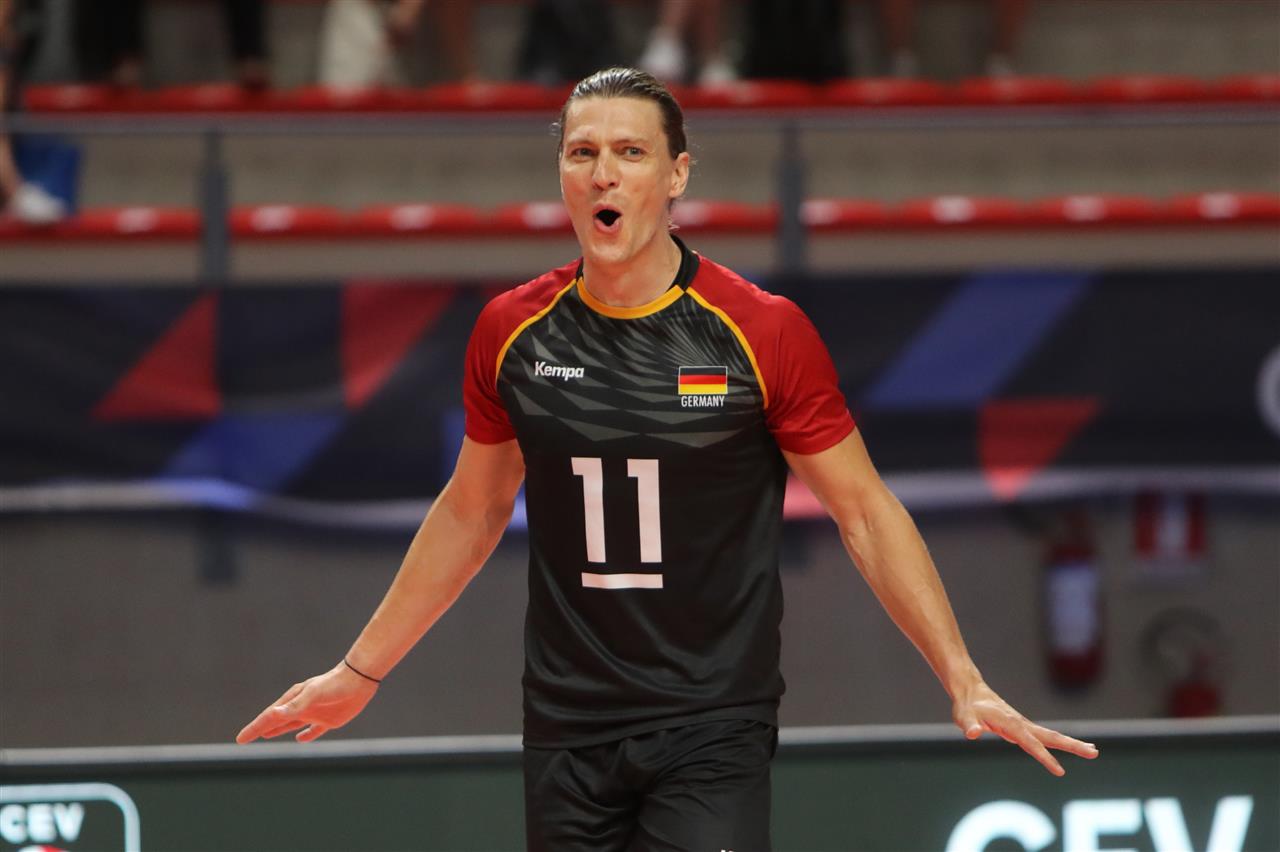 WorldofVolley :: Almost 20 Years in The Team. A Touching Farewell for The Captain - WorldOfVolley