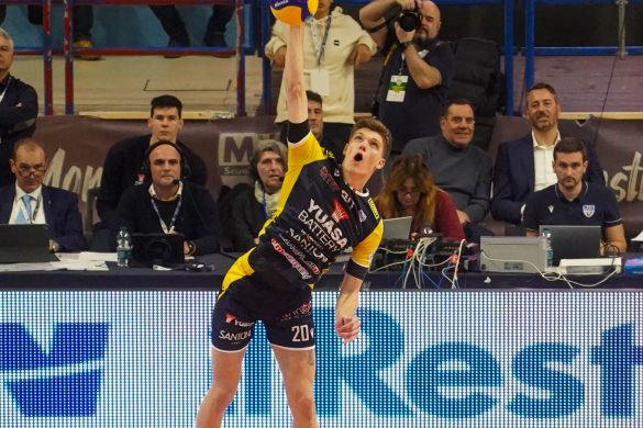 WorldofVolley :: VINTAGE VOLLEYBALL: Pioneer of back-row hitting, Steve ...