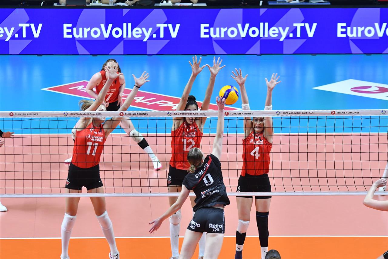 WorldofVolley :: CEV Cup W: Novara, Radomka, and Türk Hava Yolları ...