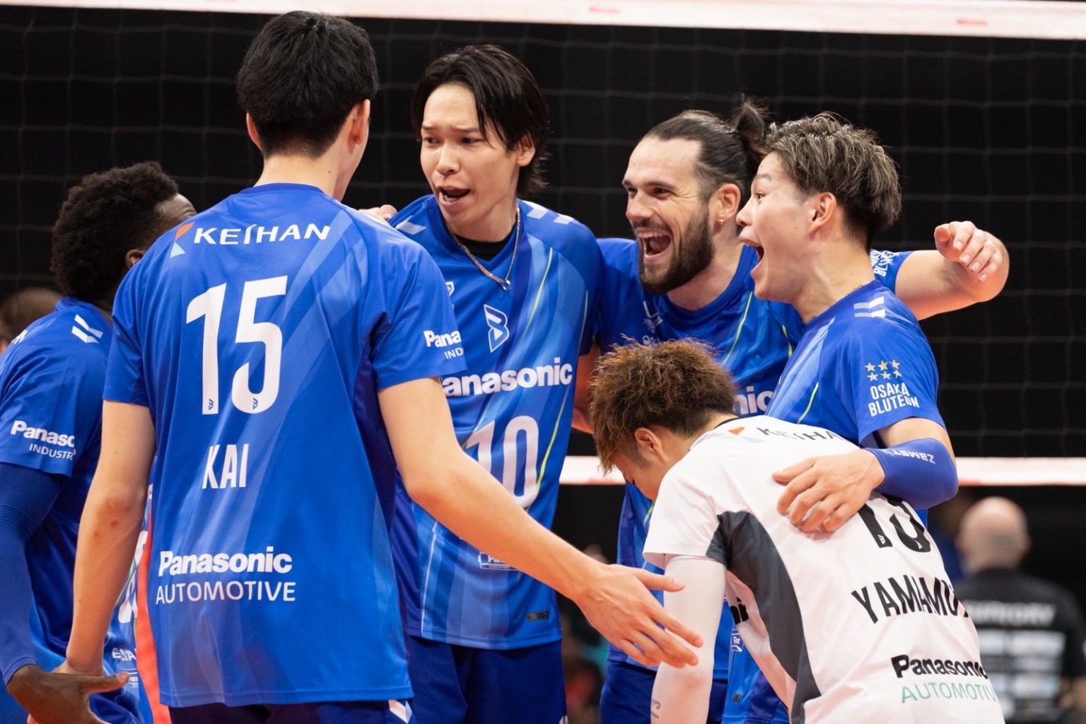 WorldofVolley :: JPN M: Osaka Bluteon and Suntory Sunbirds Split Wins ...