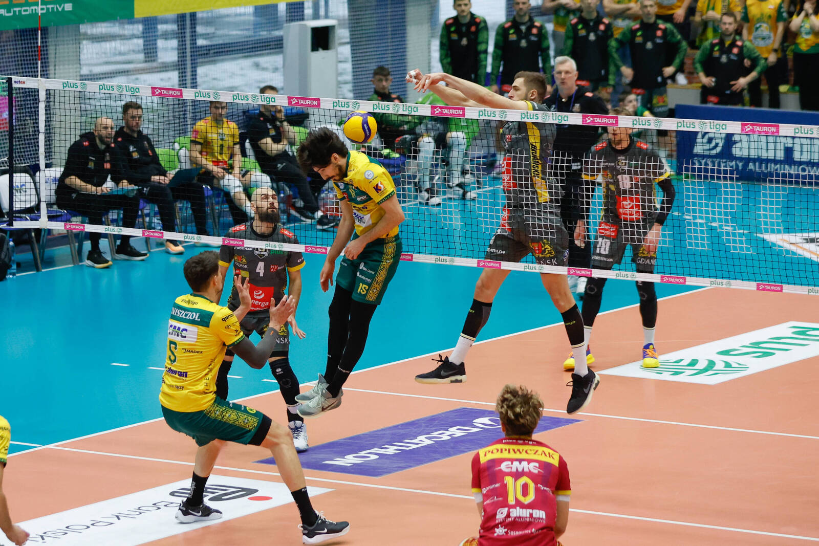 WorldofVolley :: Zawiercie Survive Five-Setter, Częstochowa Shock ...